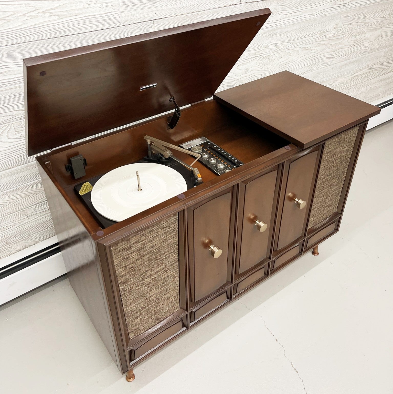 SOLD OUT!!! ZENITH Vintage 70s Stereo Console Record... – The Vintedge Co.